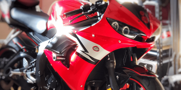 Yamaha R1 vs R6: Which one is right for you? - RunThaCity